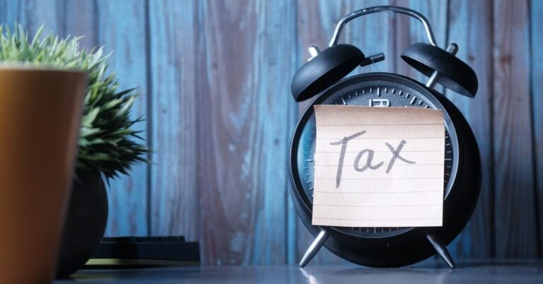 Do Teens/Minors Get Taxes Taken Out of Their Paycheck? Do Teens/Minors Get Taxes Taken Out of Their Paycheck?